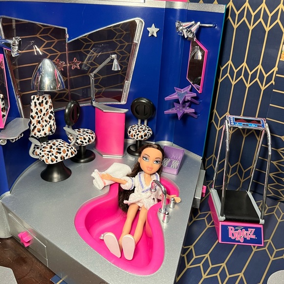 Toys | Vintage Y2k Rare 202 Mga Bratz Stylin Salon And Spa With Dana Doll Complete | Poshmark